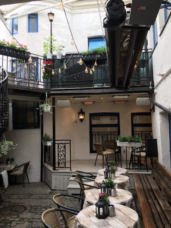 Pavarotti Bar i Drammen ble underholdt av denne kvelden.